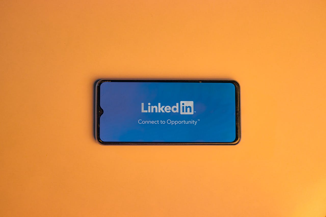 How to Write a LinkedIn Bio That Stands Out + Examples